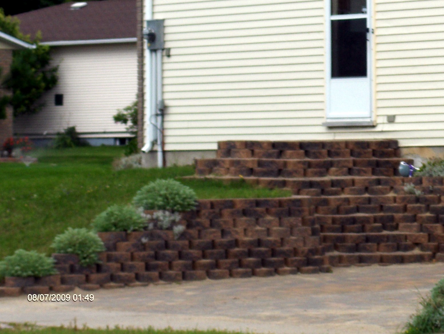 How To Build A Concrete Block Garden Wall With Mortarless - Pendleton ...